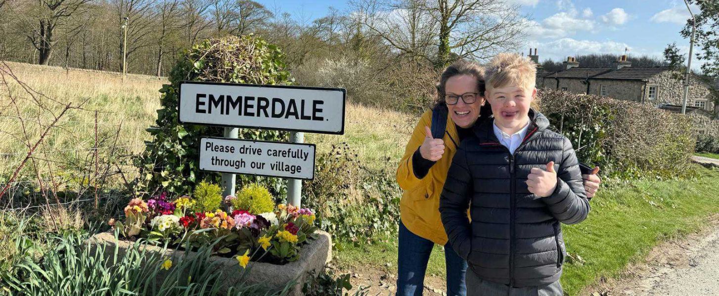 Makaton on Emmerdale! - Sunshine & Smiles