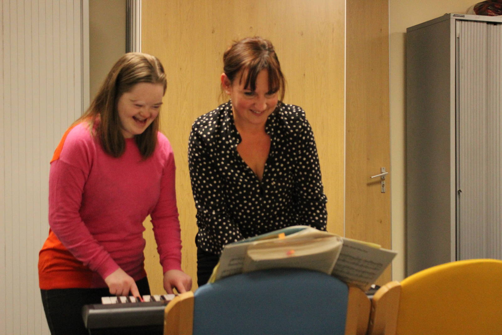 Online Smilers Singing - Sunshine & Smiles